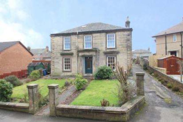 1 bedroom Flat for sale in Pleasance Gardens Falkirk FK1