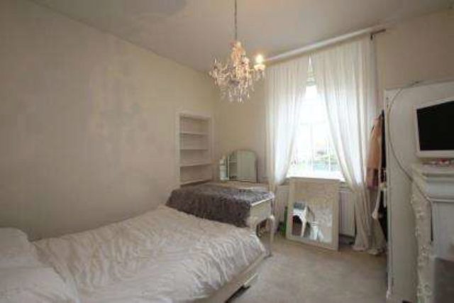 1 bedroom Flat for sale in Pleasance Gardens Falkirk FK1