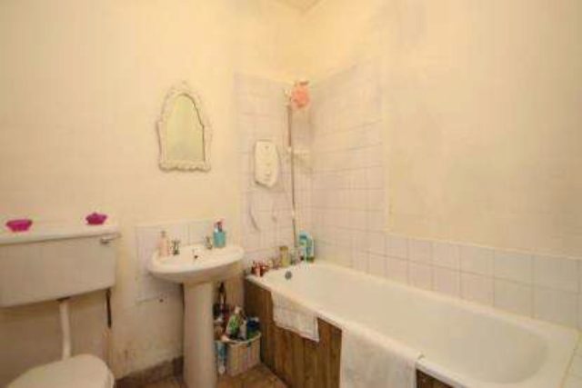 1 bedroom Flat for sale in Pleasance Gardens Falkirk FK1