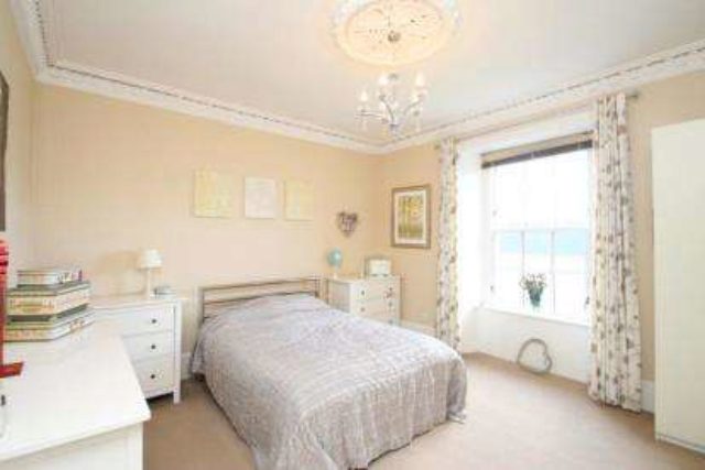 4 bedroom Flat for sale in Pleasance Gardens Falkirk FK1