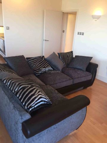 2 bedroom Apartment to rent in Queen Street Cardiff CF10